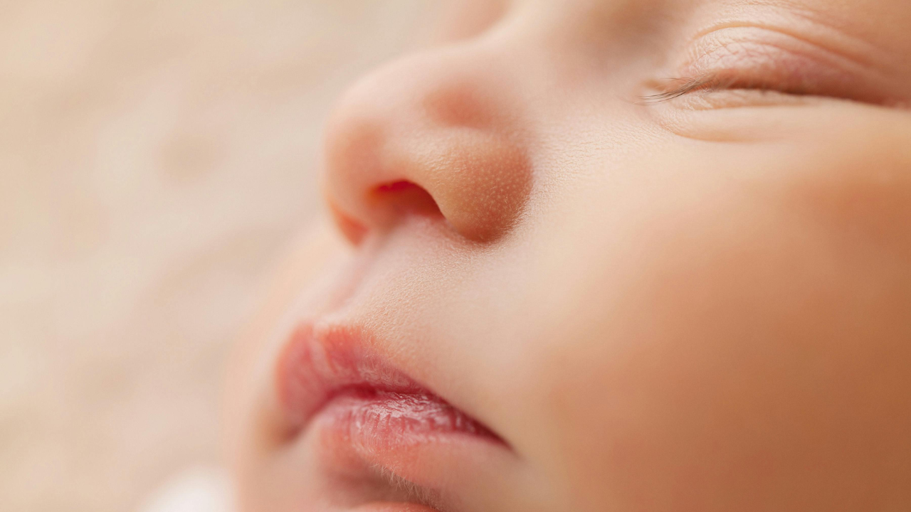 How to give Baby Bath and use Baby Oil | a Dermatologist Guide ...