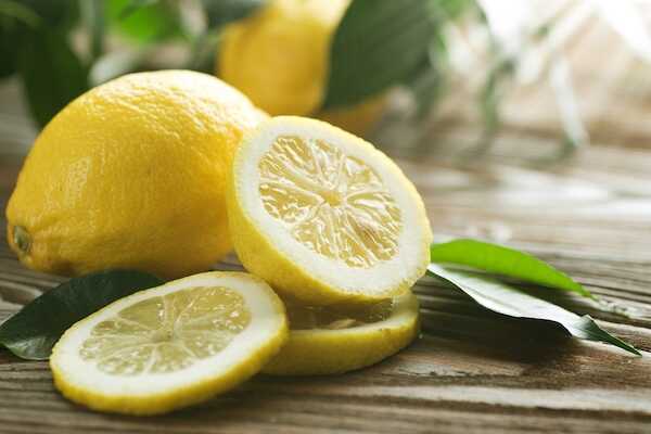How to use lemon on face without side effects I Dermatologist Guide ...